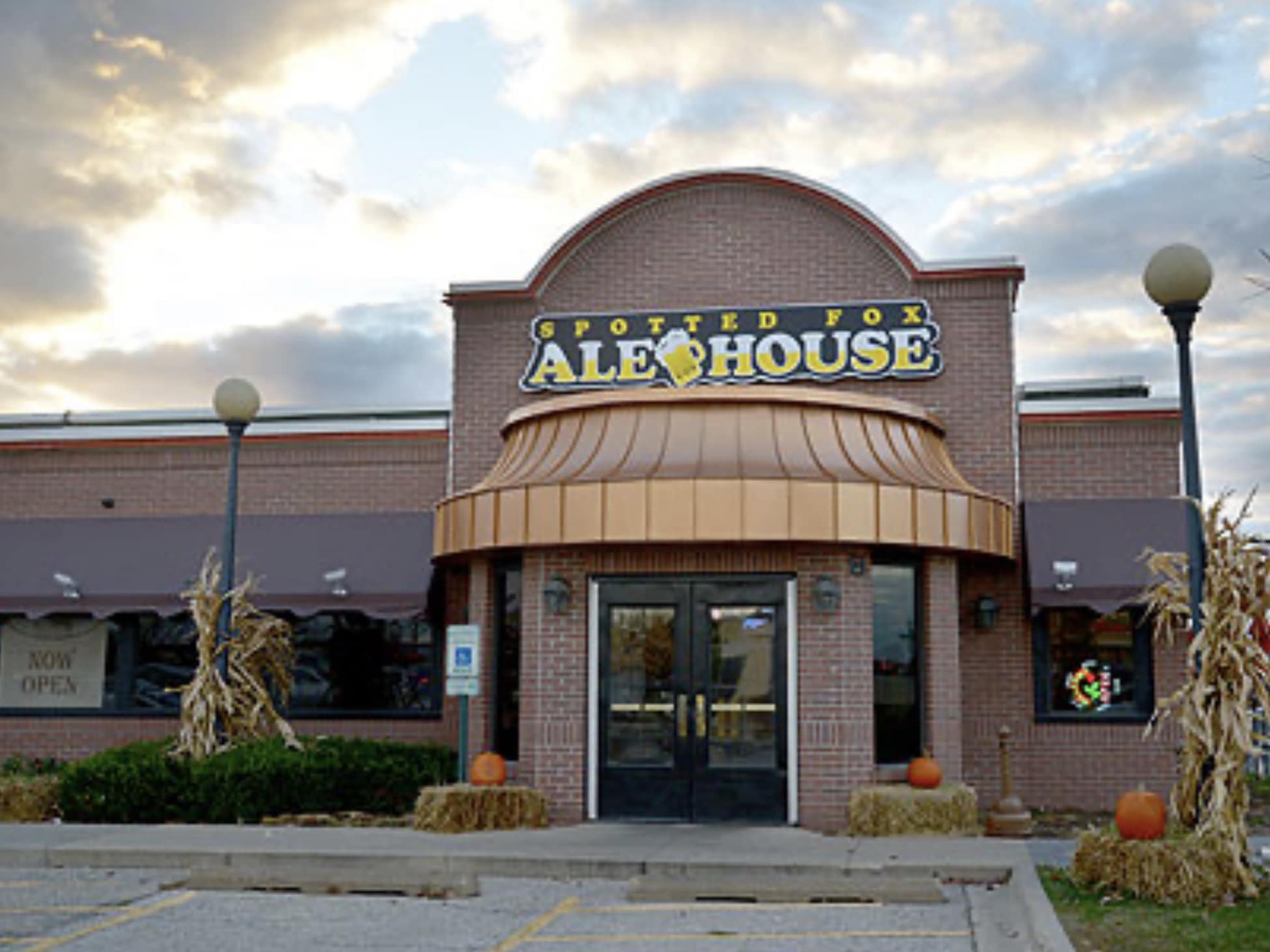 Spotted Fox Ale House-3615 E Main St, St. Charles, IL 60174, USA | Free ...
